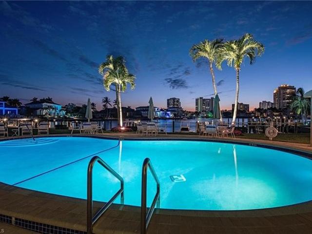 400 Park Shore Dr Apt 303, Naples, FL 34103