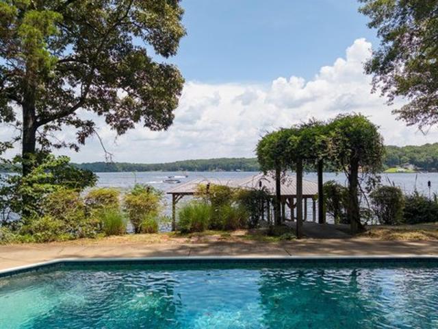 400 River Oaks Dr, Cropwell, AL 35054