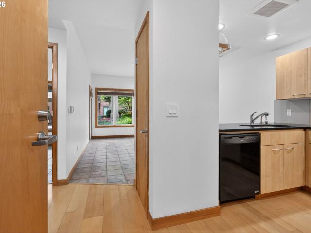 400 W 8TH ST # 209