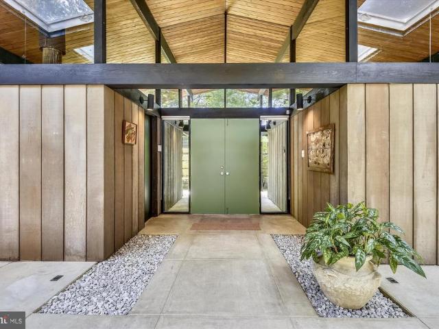 400 W Windsor Avenue