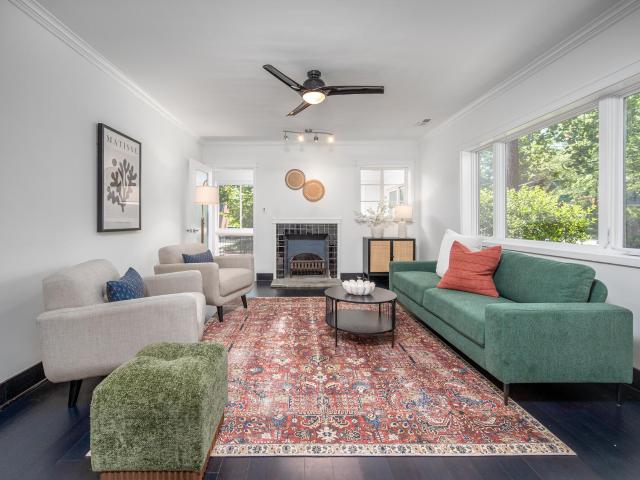 400 W Knox Street
