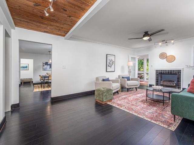 400 W Knox Street