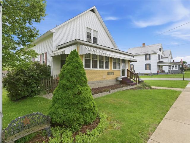 400 W Main St