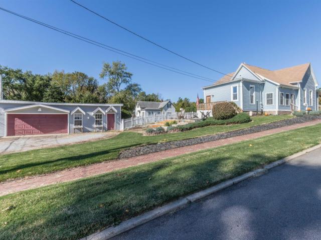 400 W Ninth Street