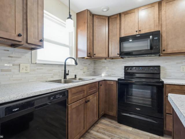 400 W Orange St