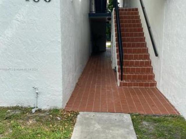 400 W Park Dr #107, Miami, FL 33172