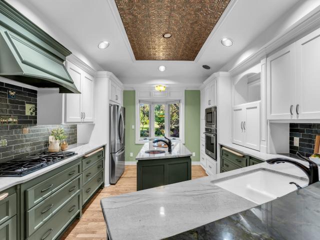 400 W Revere Rd