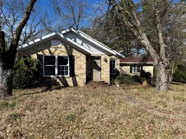 400 WASHINGTON ST, STAR CITY, AR 71667 Single Family Residence.