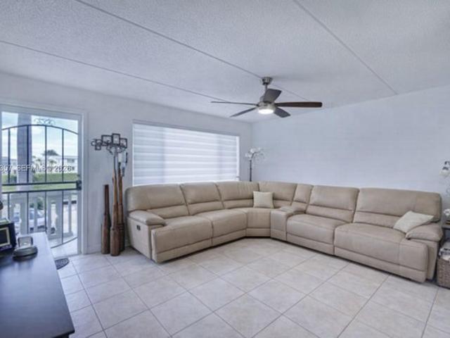 400 Village Green Cir W Apt 216, Palm Springs, FL 33461