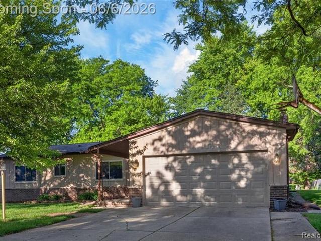 40142 Pallazo Dr, Clinton Township, MI 48038
