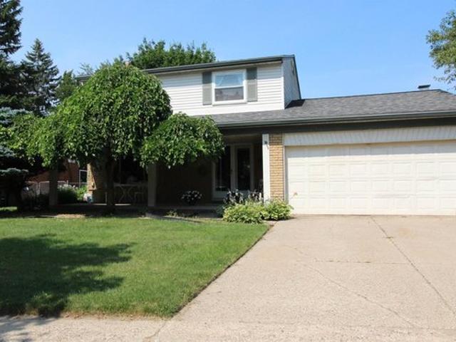 40147 Spitz Dr, Sterling Heights, MI 48313