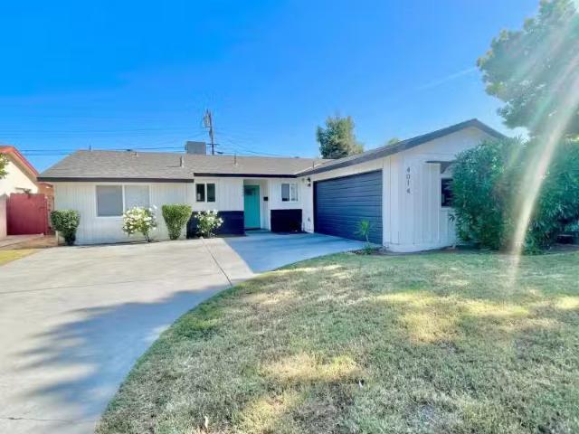 4014 E Buckingham Way, Fresno, CA 93726