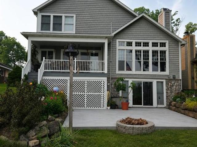 4015 Minnetonka Dr, Fenton, MI 48451