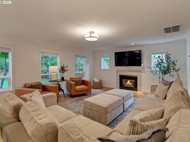 4015 nw dahlia loop