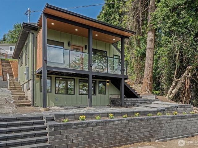 4015 Burton Pl W, Seattle, WA 98199