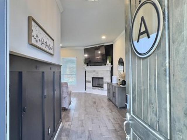 4015 Gallivant Dr, Granbury, TX 76049