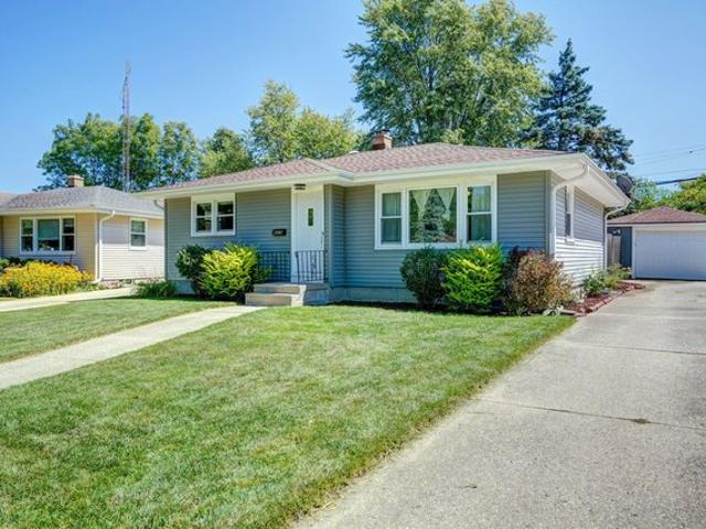 4015 Harding Rd, Kenosha, WI 53142