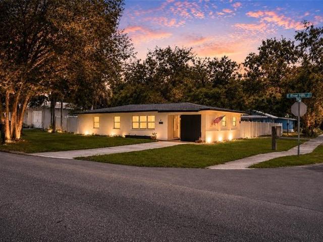 4015 River Hills Dr, Tampa, FL 33617