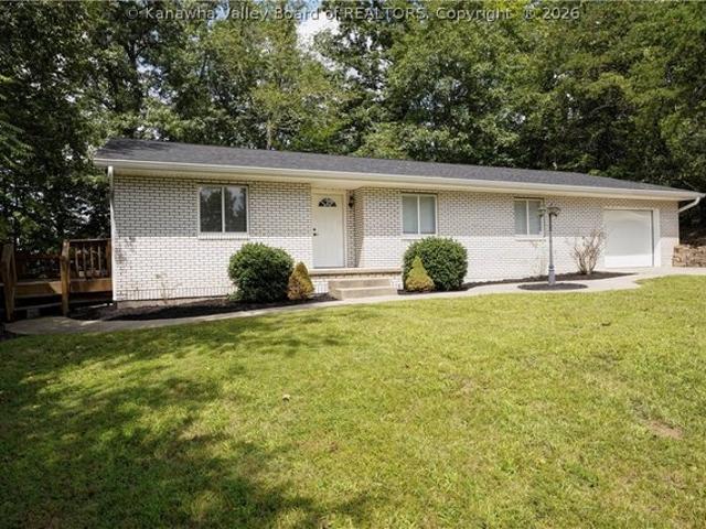4015 Seymour Ln, Cross Lanes, WV 25313