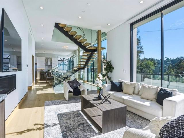 4016 Oakfield Dr, Sherman Oaks, CA 91423 | MLS #SR26133