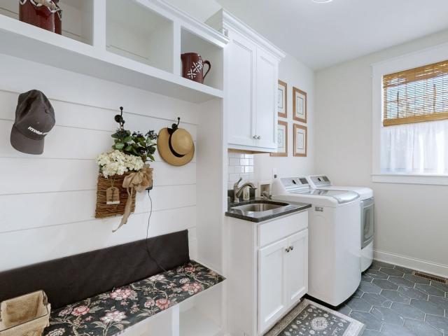 4016 Canberra Dr