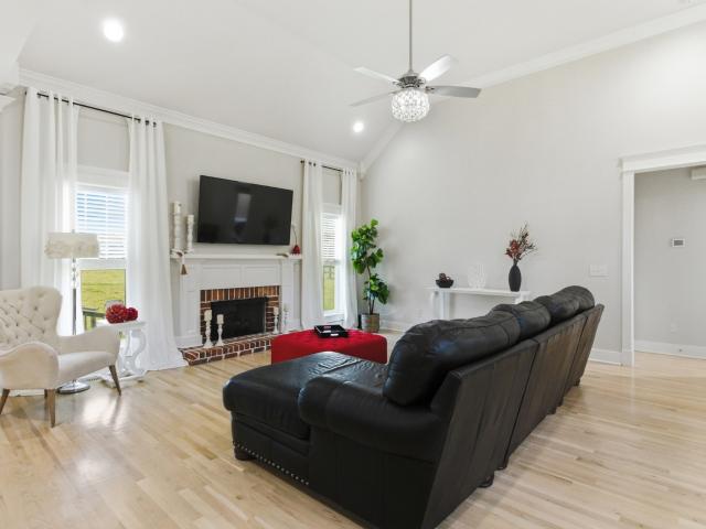 4016 Pleasant Gate Ln