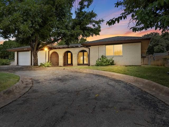 4017 River Oaks Dr, Kingsland, TX 78639