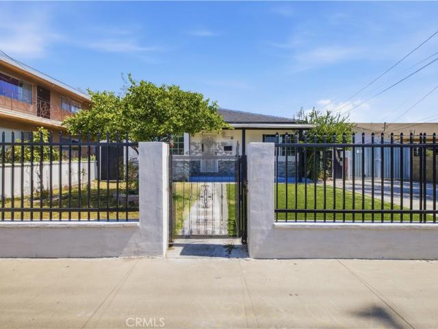 4017 Santa Ana
