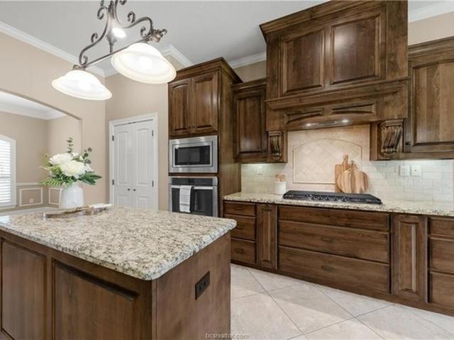 4018 Arboleda Dr, College Station, TX 77845