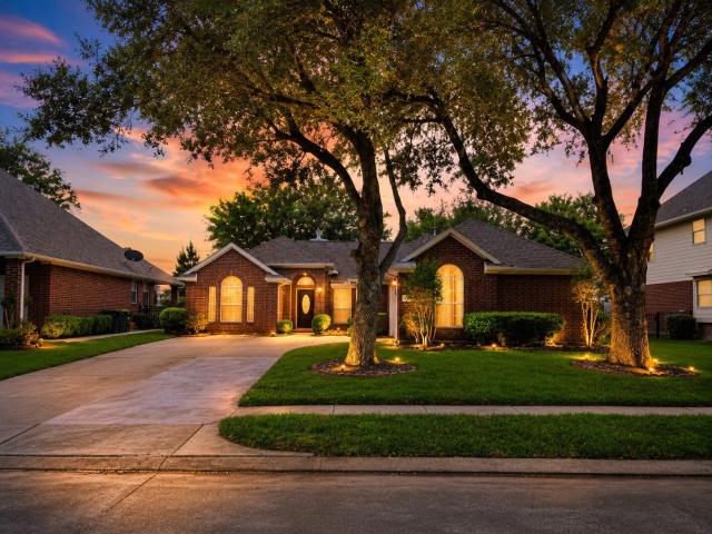 4018 Crystal Lake Circle N