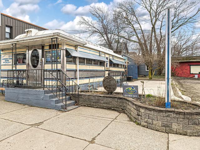 4019 MAIN Street
