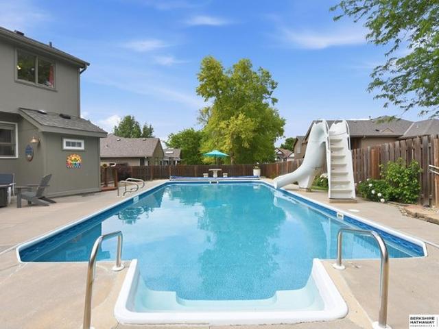 4019 N 164th Cir, Omaha, NE 68116
