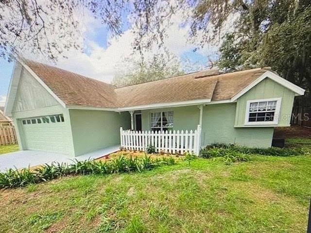 40107 Oakridge Dr, Lady Lake, FL 32159