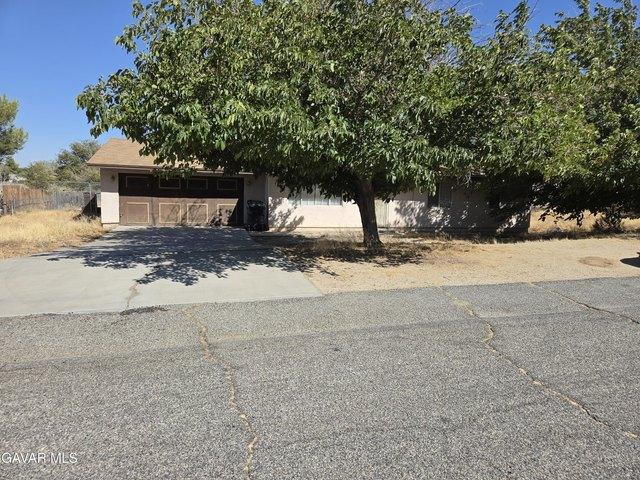 40104 th St E, Lake Los Angeles, CA 93591