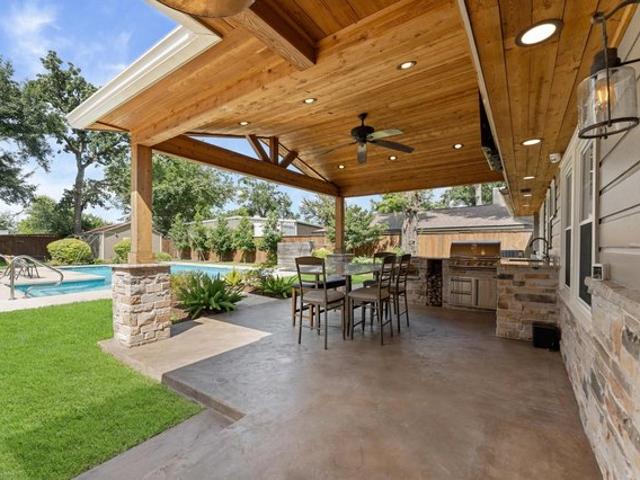 4010 Brookwoods Dr, Houston, TX 77092