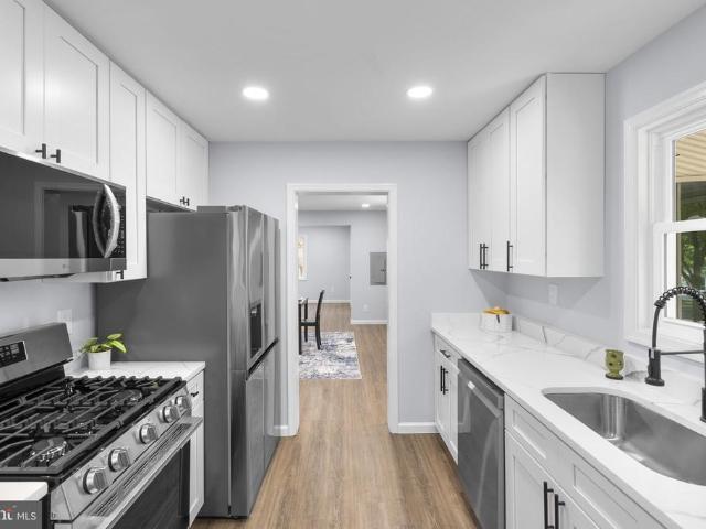 4010 Forest Grove