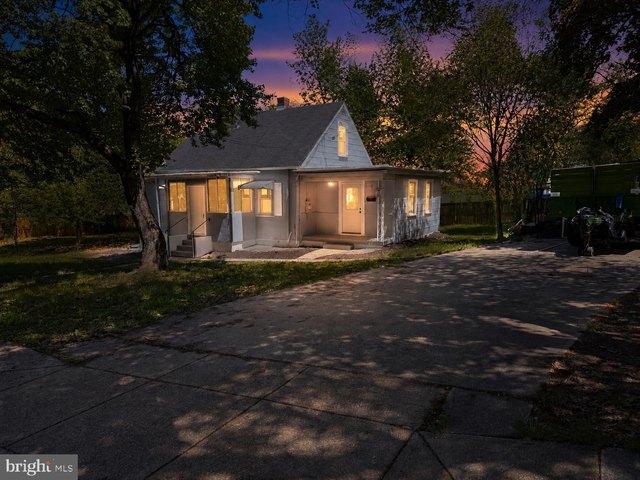 4010 Forest Grove Dr, Suitland, MD 20746