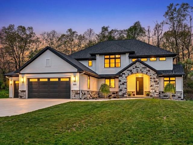 4010 Hollow Wood Dr, Portage, MI 49024
