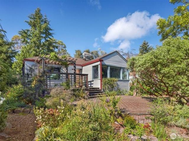 4010 SW 106th St, Seattle, WA 98146