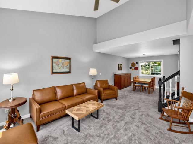 4011 NE Gardenia Lane