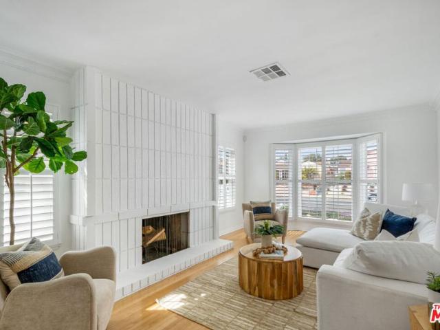 4012 W 58th Place