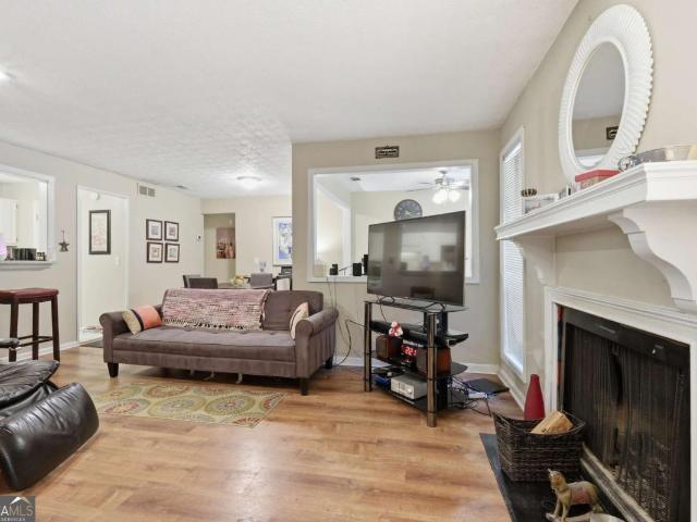 4012 Woodridge Way