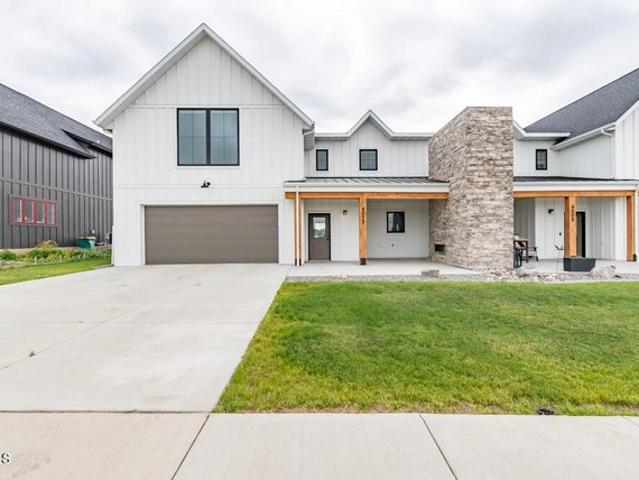 4013 Ivory Ln, Bismarck, ND 58503