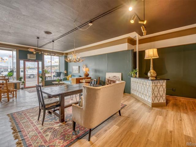 401 407 N Commercial Street