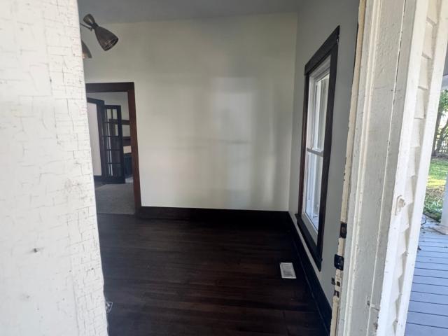 401 College St