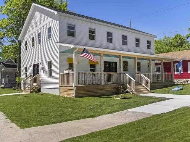 401 ANTRIM ST, CHARLEVOIX, MI 49720 Single Family Residence Fo.