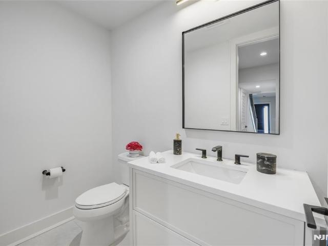 401 B Grand Avenue # 401 B