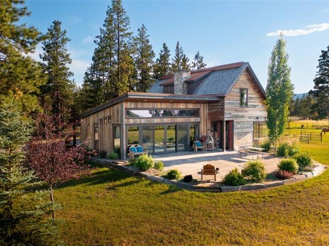 401 Boulder Ln, Eureka, MT 59917