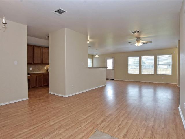 401 Bandara Woods Blvd