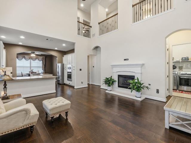 401 Bellagio Dr